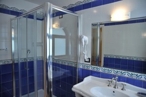 Chuveiro, secador de cabelo