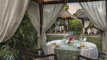 Jantares servidos, com vista para o jardim