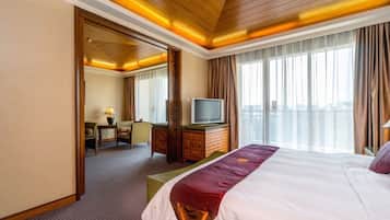 Suite Deluxe, 1 cama king-size | 1 quarto, edredões de penas, minibar, cofre no quarto
