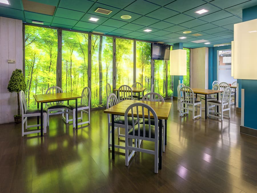 Café da manhã, almoço e jantar; culinária mediterrânea