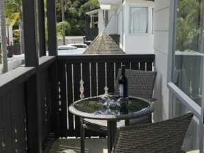 Estúdio Deluxe, várias camas, banheira de hidromassagem | Vista da varanda