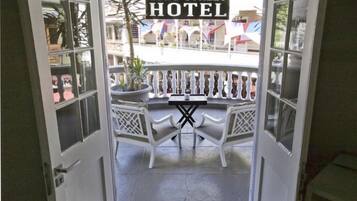 Quarto luxo, sacada | Terraço/pátio