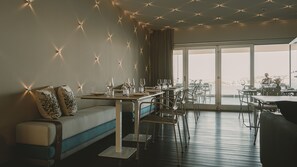 Área de estar no saguão