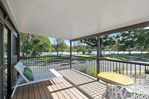 Quarto (Tiny Home - Sleeps 2 - Dog Friendly) | Vista da varanda