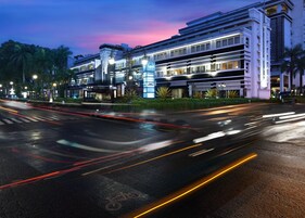 Fachada do alojamento (tarde/noite)