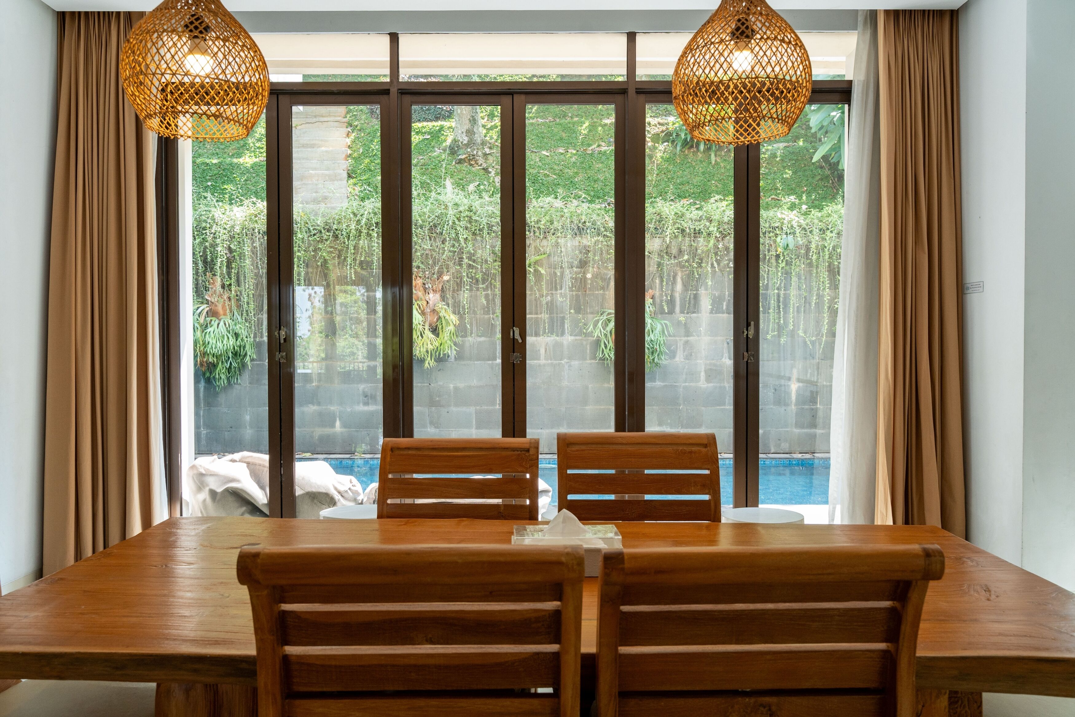 Vila, 3 quartos, piscina particular | Cozinha privada | Geladeira grande, micro-ondas, cooktop, cafeteira/chaleira