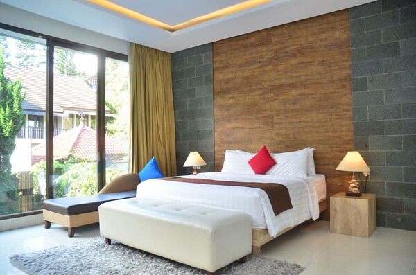Harmony Hilltop City View 4br Villa With Pool - Bandung