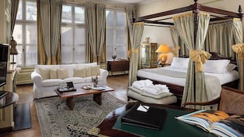 Suíte | 1 quarto, frigobar, cofres nos quartos, individualmente decorados