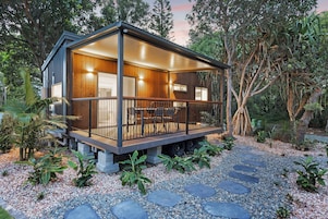 Tiny Home - Sleeps 4 - Dog Friendly | Ferro/tábua de engomar, Wi-fi grátis, roupa de cama fornecida