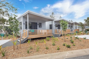 Standard Cabin - Sleeps 4 - Dog Friendly | Secretária, cortinas/cortinados opacos, Wi-fi grátis