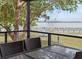 Superior Villa - Sleeps 5 | Vista para a água