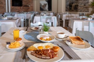 Pequeno-almoço inglês diário (95.00 ZAR por pessoa) 