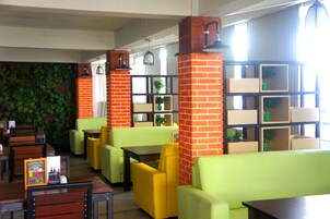 Culinária da Indonésia, restaurante ao ar livre 