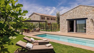 Estate Pool Villa - La Bassa | Piscina particular