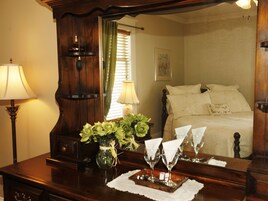 Quarto, 1 cama Queen, banheiro privativo (North West) | Comodidades do quarto