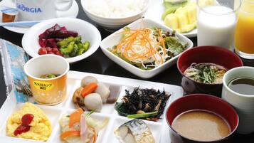 Café da manhã com buffet todos os dias (JPY 900 por pessoa)