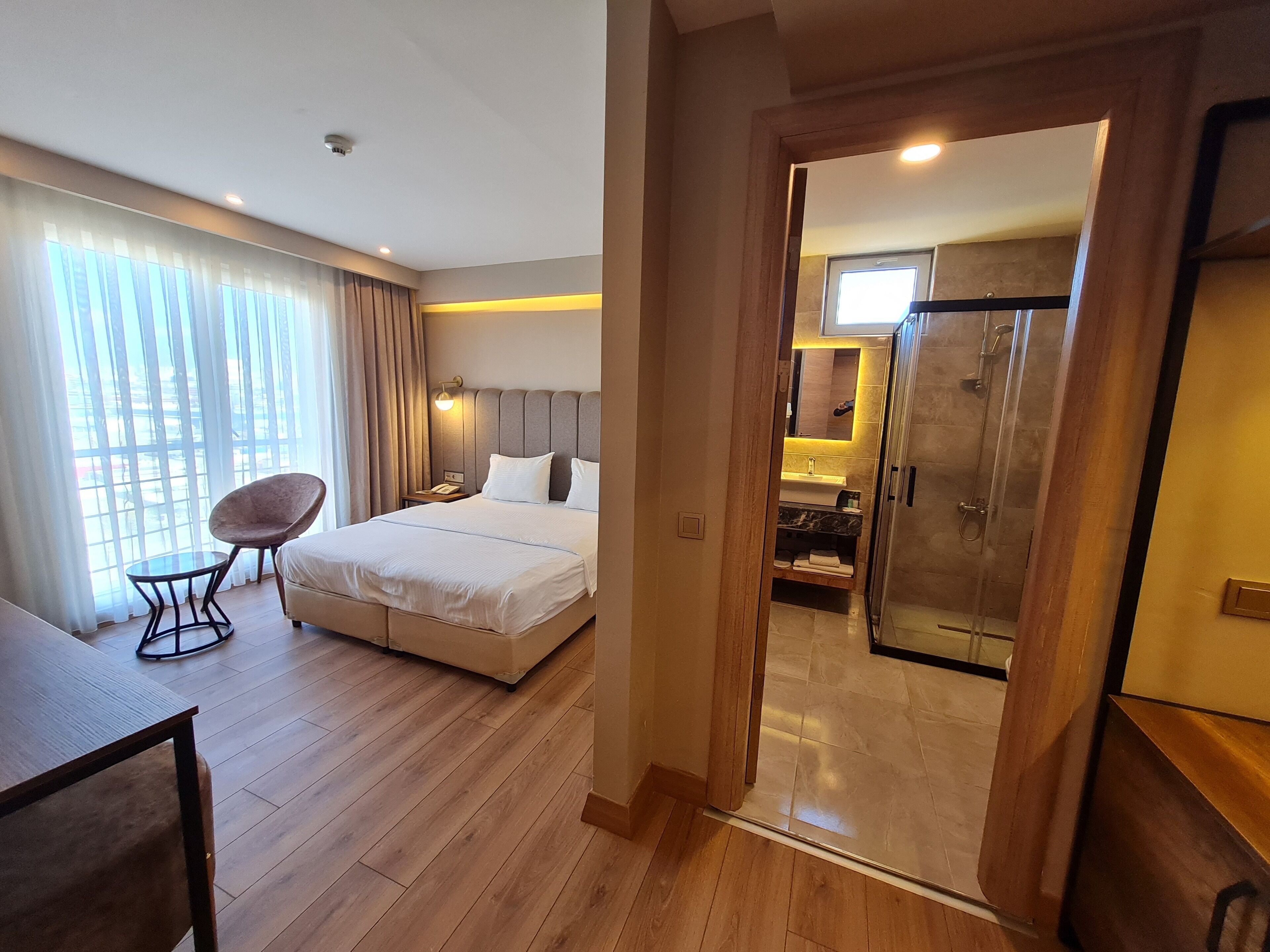 Superior Double or Twin Room | Roupa de alta qualidade, minibar, cofre no quarto, secretária 