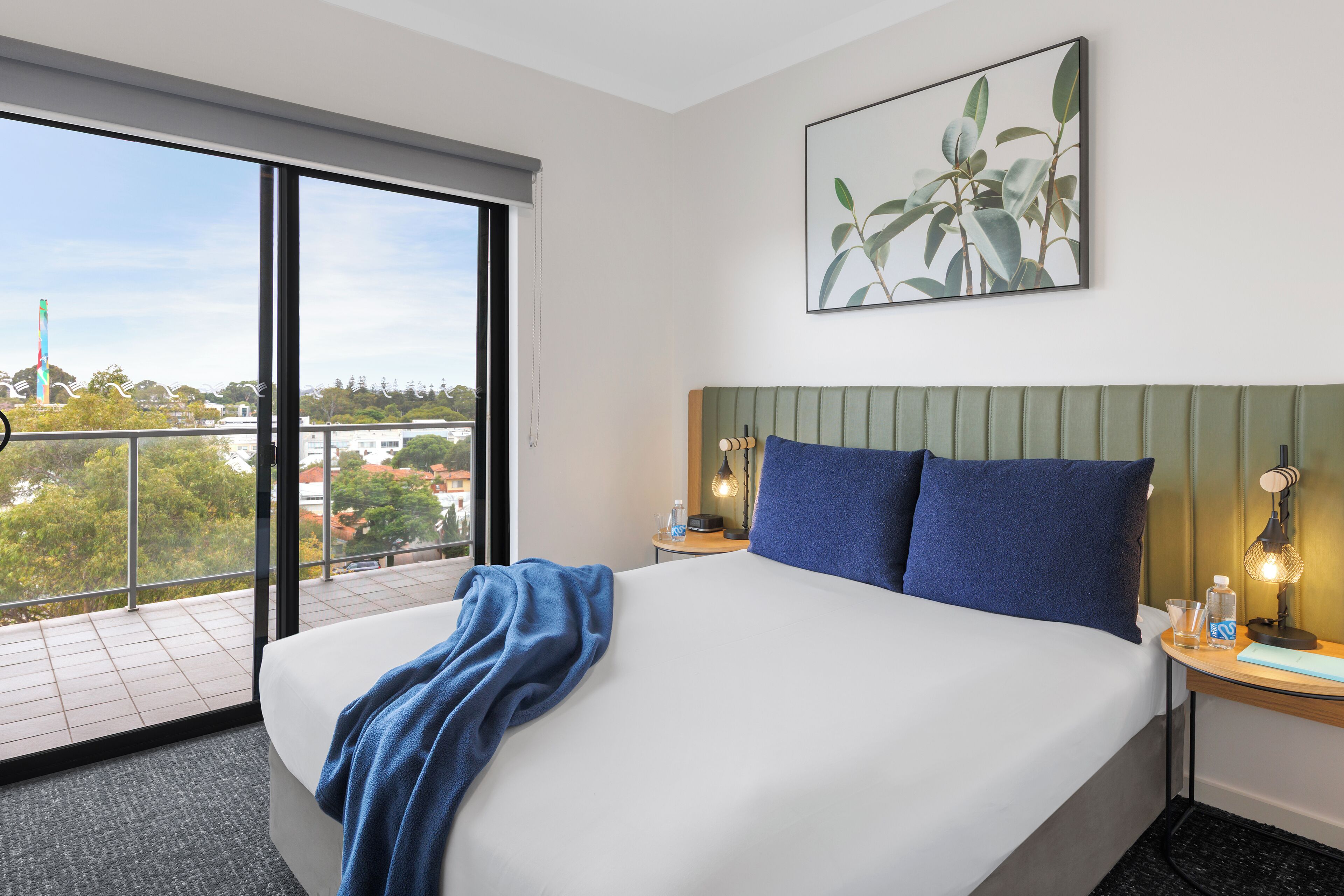 Apartamento | Cortinas blackout, ferros/tábuas de passar roupa, Wi-Fi de cortesia