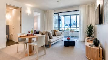 Apartamento, 1 quarto | Secretária adequada para computadores portáteis, quartos insonorizados