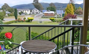 Estúdio, vista para o lago | Terraço/pátio