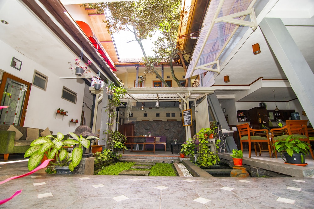 Rumah Asri Bed And Breakfast - Bandung