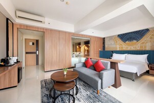 Suite Room | Cofres nos quartos, escrivaninha, quartos à prova de som