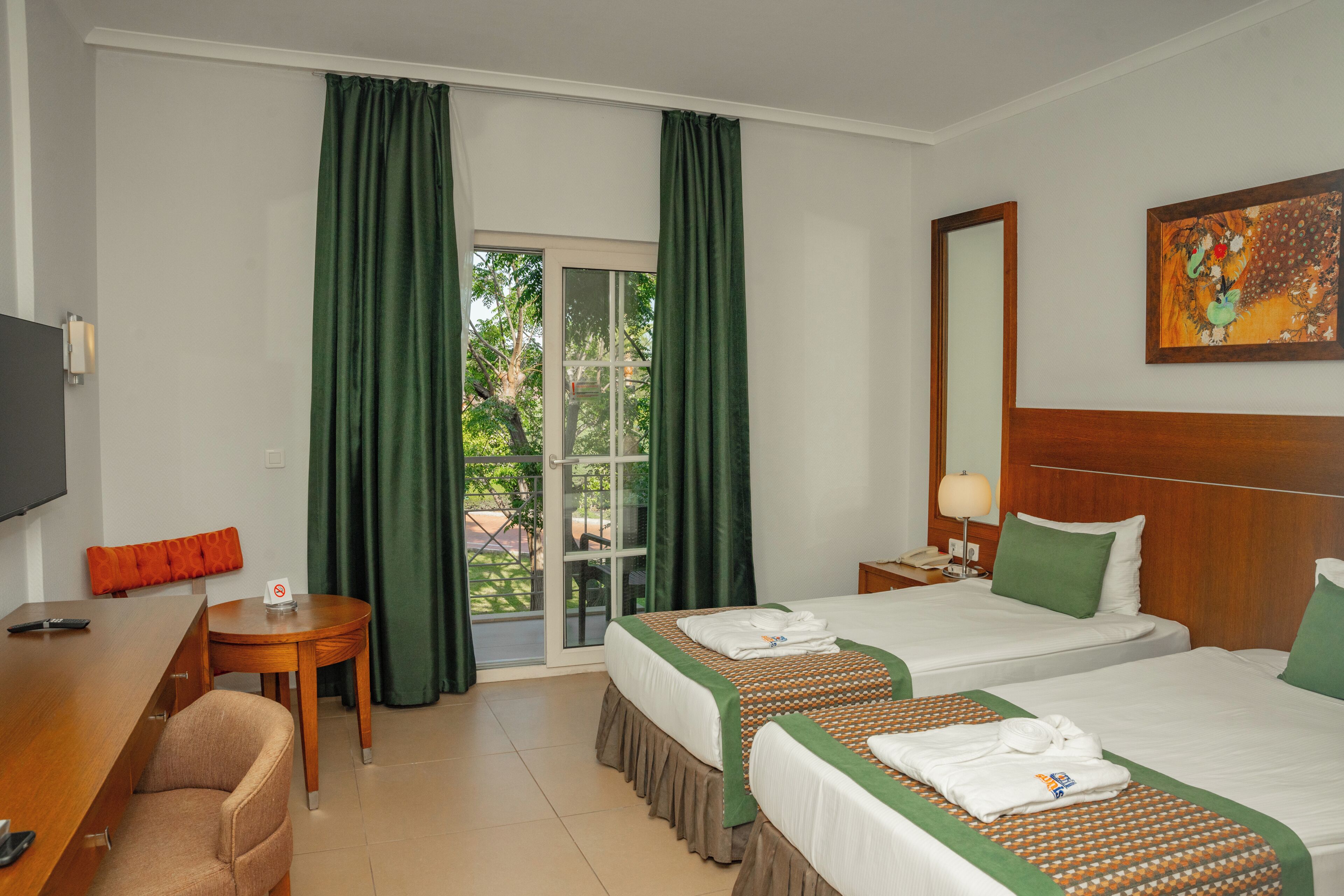 Quarto club, vista para o jardim | Roupas de cama premium, frigobar (abastecido com itens grátis)