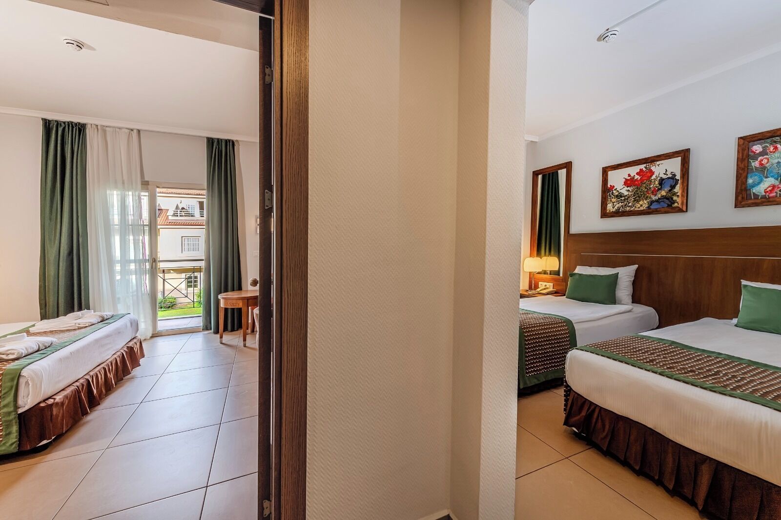 Quarto quádruplo club, vista para o jardim | Roupas de cama premium, frigobar (abastecido com itens grátis)