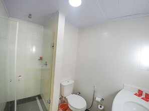 Quarto Standard, várias camas | Comodidade do quarto