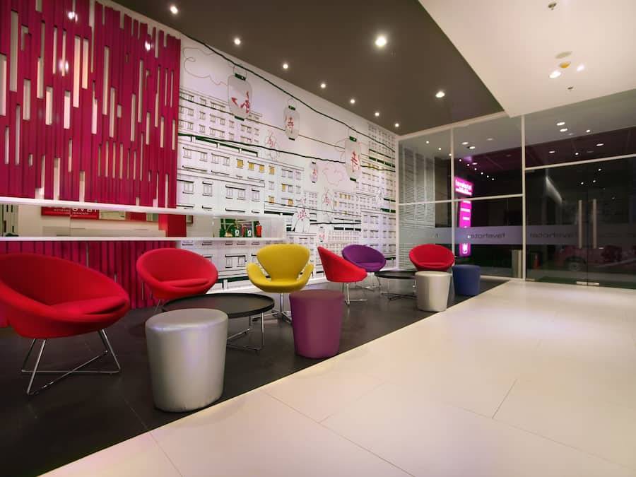 Área de estar no saguão