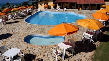 2 piscinas exteriores