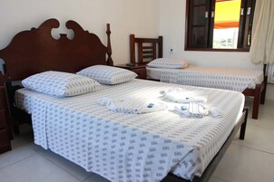 1 quarto, frigobar, roupa de cama