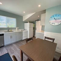 Casa de Campo Deluxe, 2 quartos, cozinha, junto ao pátio | Cozinha privada | Um micro-ondas, uma cafeteira/bule, Rolo de cozinha 