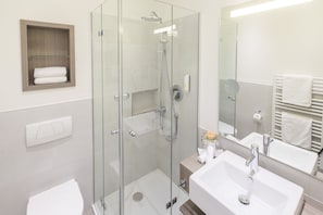 Quarto Comfort | Minibar, cofre no quarto, secretária, ferro/tábua de engomar