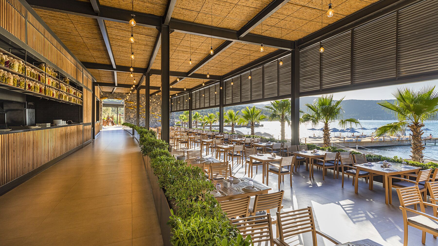 6 restaurantes: servem pequenos-almoços, almoços, jantares e brunches
