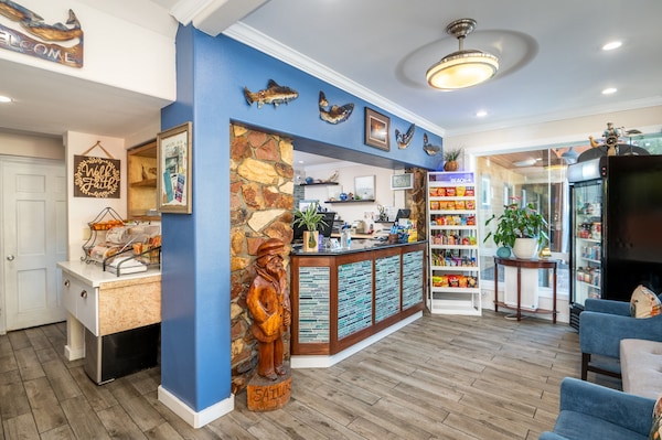 Sailor Jack's Oceanfront Inn - Lincoln City, OR