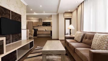Suite Júnior, 1 cama king-size, não fumadores | 1 quarto, minibar, cofre no quarto, secretária