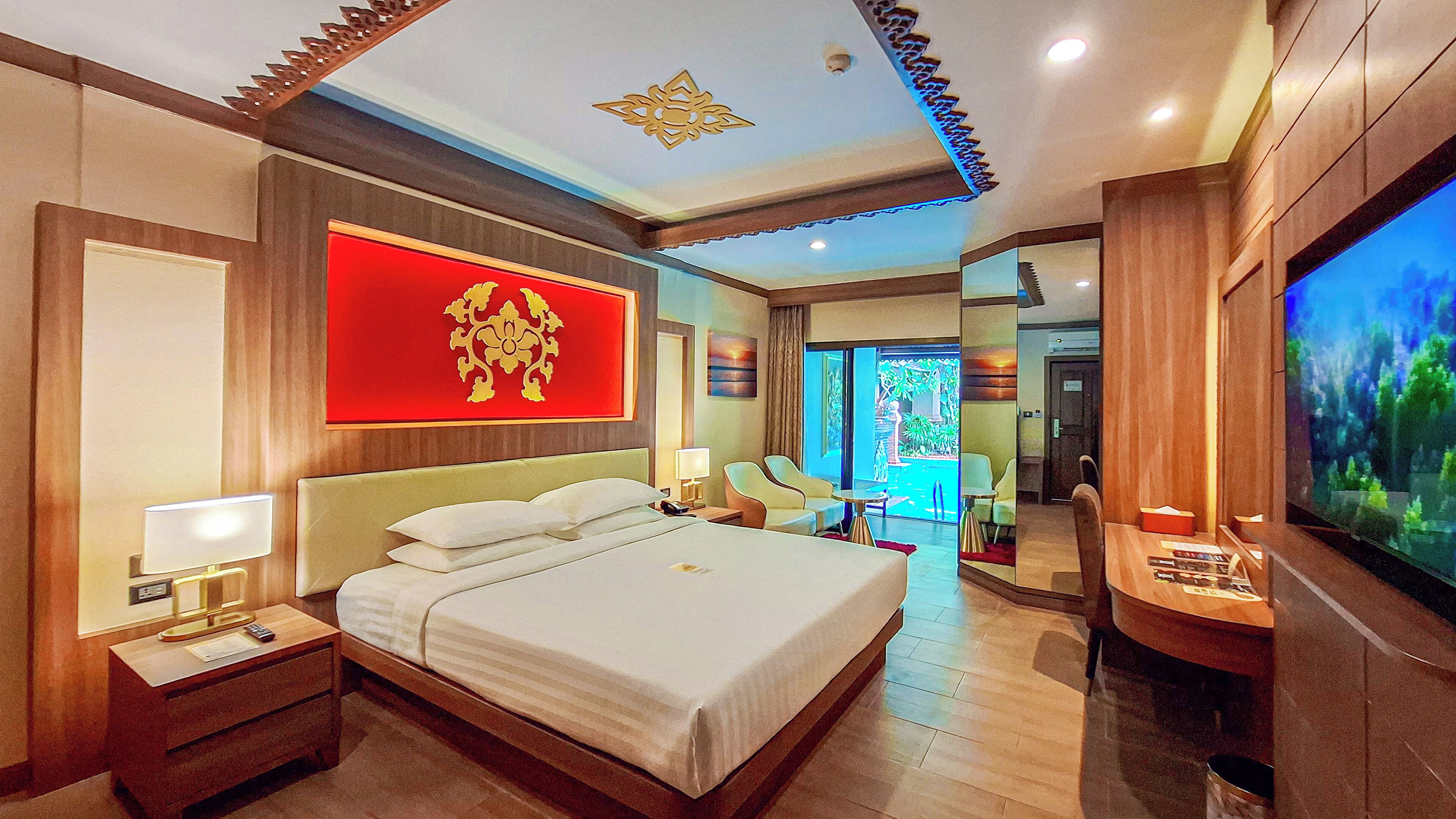 Quarto luxo, acesso à piscina (Premium) | Frigobar, cofres nos quartos, escrivaninha