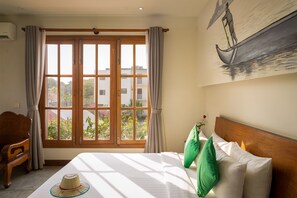 Quarto Familiar (Classic, Free one Way Pick Up) | Lençóis de algodão egípcio, roupa de alta qualidade, minibar 