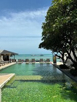 Piscina exterior, da(s) 9:00 à(s) 19:00, guarda-sóis, espreguiçadeiras 