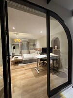 Suite with Workstation | Vista do quarto