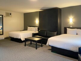 Escrivaninha, berços (sobretaxa), Wi-Fi de cortesia, roupa de cama