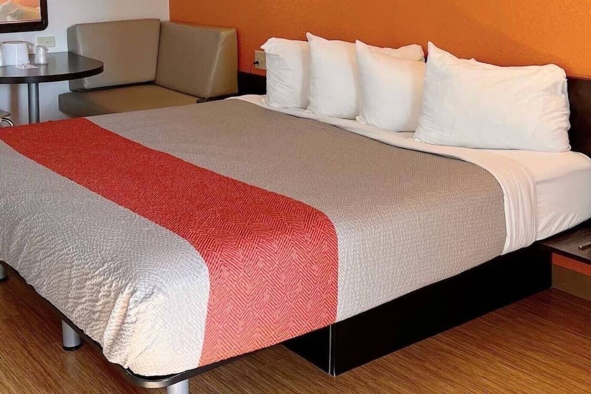 Escrivaninha, espaço de trabalho para notebook, berços grátis