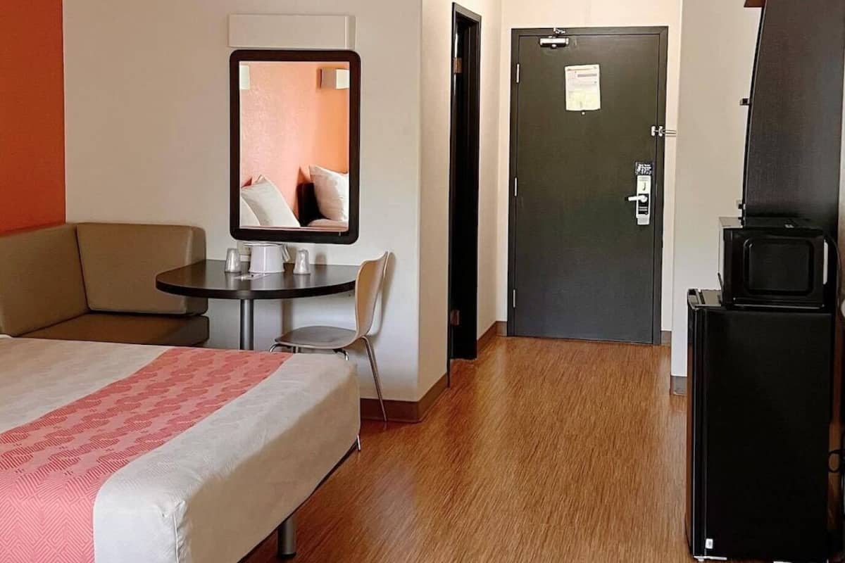 Escrivaninha, espaço de trabalho para notebook, berços grátis