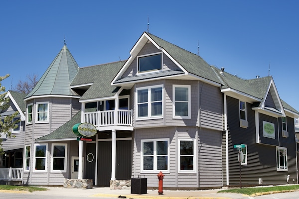 Hotel Frankfort & Restaurant - Door County, WI