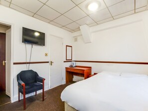 Quarto Duplo Standard, 1 cama de casal | Secretária, ferro/tábua de engomar, Wi-fi grátis 