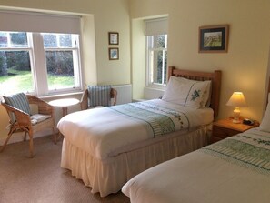 Quarto Quádruplo, casa de banho anexa ((Sleeps 4))