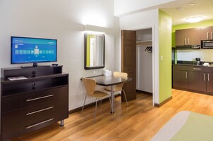 Um frigorífico, um micro-ondas 