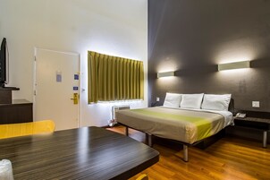 Secretária, ferro/tábua de engomar, Wi-fi grátis 