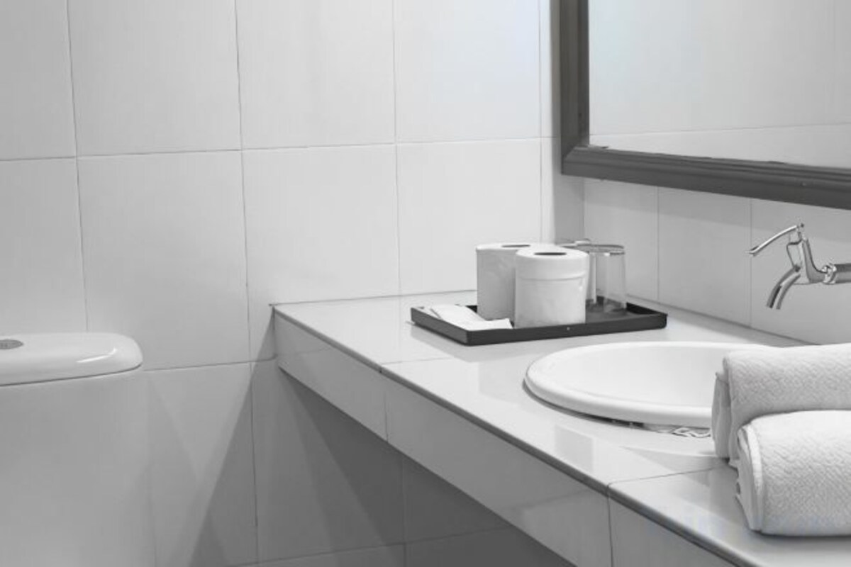 Banheiro | Chuveiro, secador de cabelo (mediante solicitação), bidê